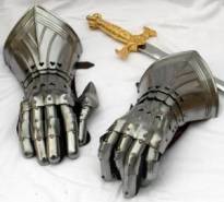 Gallery » Gothic Gauntlets • King of Swords – The largest online weapon ...